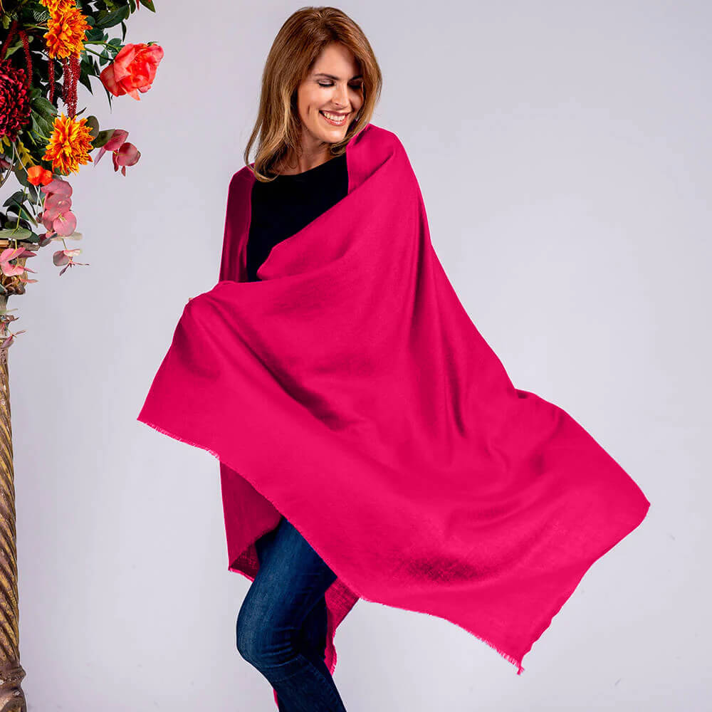 Women's Pink Cashmere Shawl – Black.co.uk